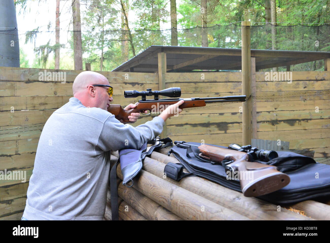 A man shooting a snipers rifle Stock Photo - Alamy
