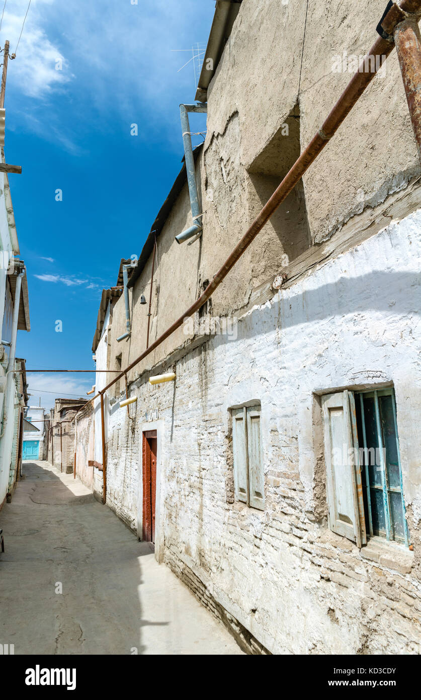 Traditional houses in the old town of Bukhara, Uzbekistan Stock Photo ...