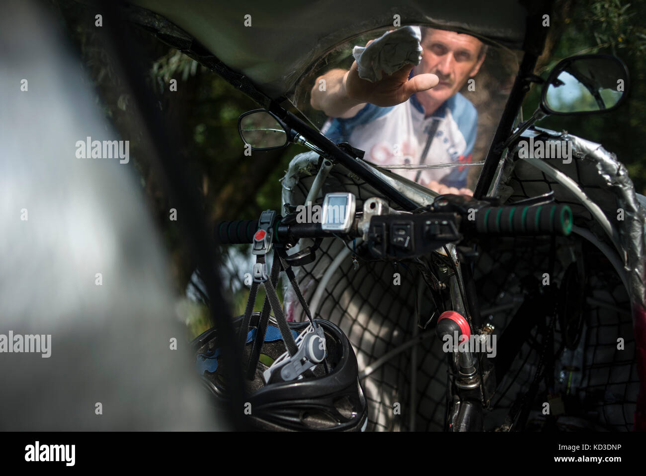 Human occupied vehicle hi-res stock photography and images - Alamy