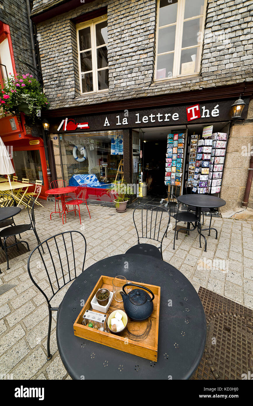 Typical french tourist pavement cafe hi-res stock photography and ...
