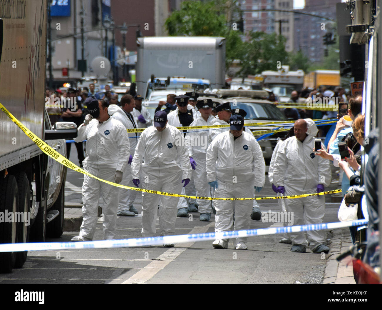 NEW YORK - MAY 13: Crime scene onvestigator scower the scene of a ...