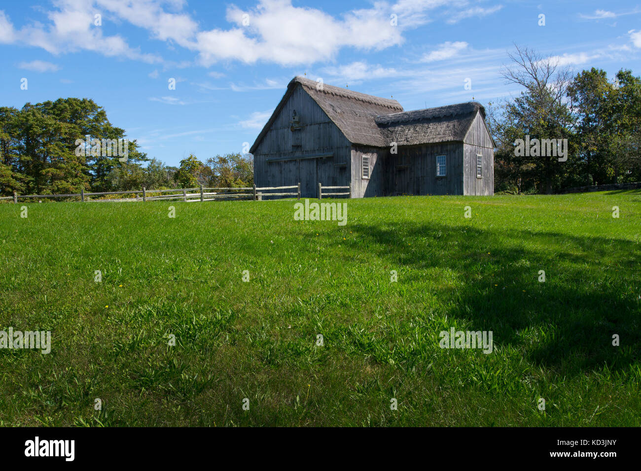 Field barn stone wall hi-res stock photography and images - Alamy