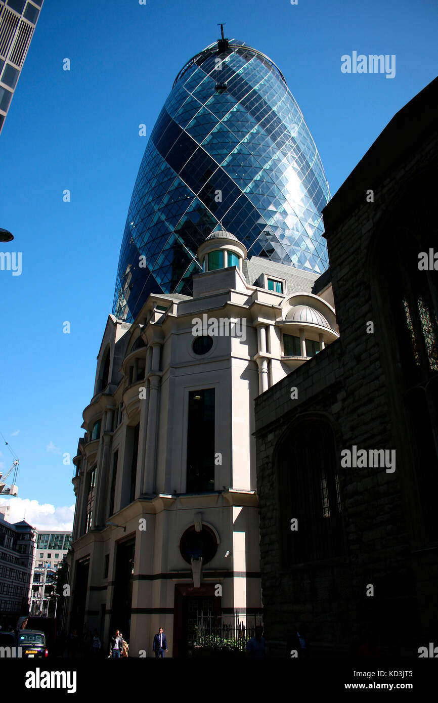 Swiss re the gherkin hi-res stock photography and images - Alamy