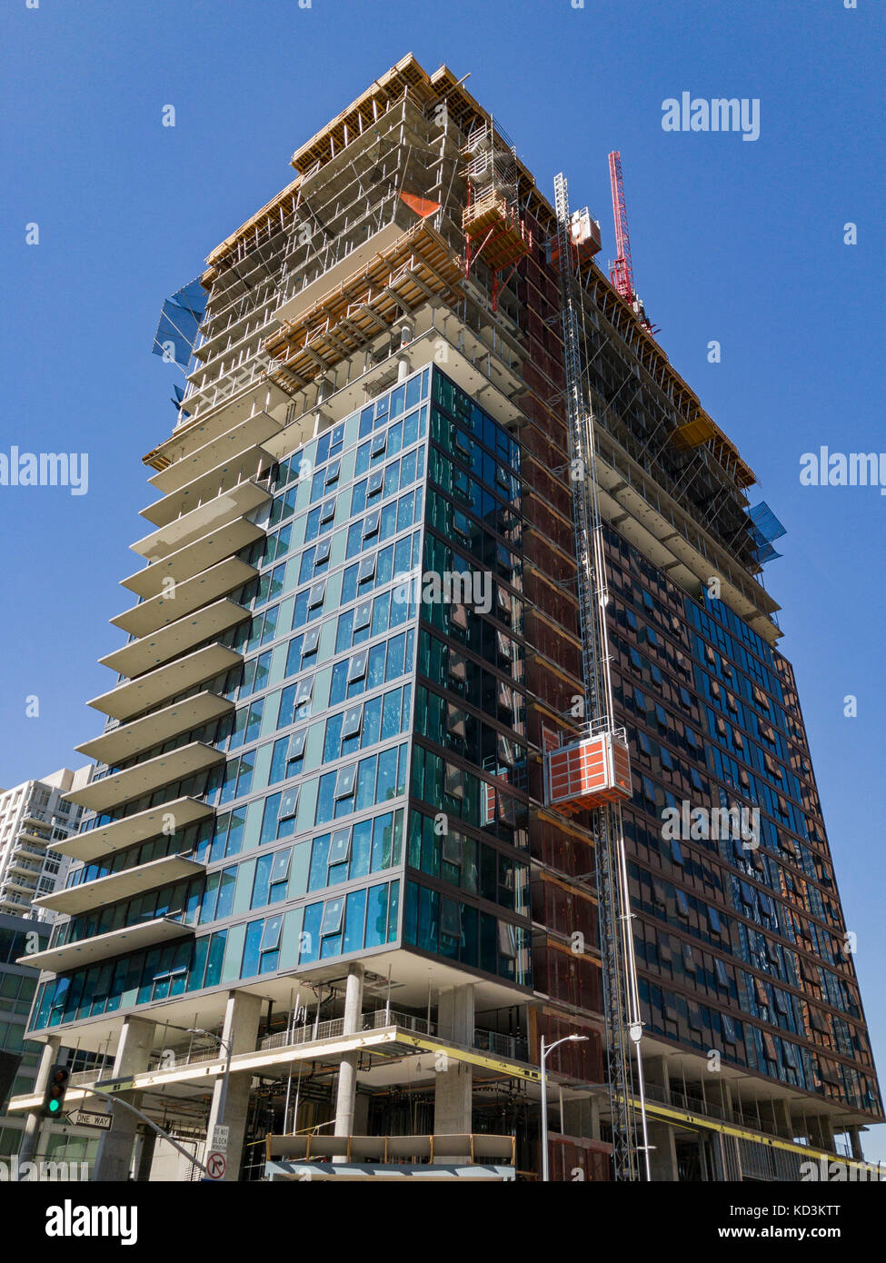 Tall building under construction at downtown Stock Photo - Alamy
