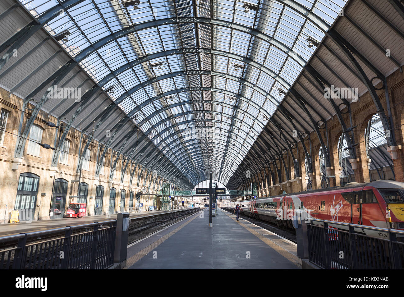 King's cross london station old High Resolution Stock Photography and ...