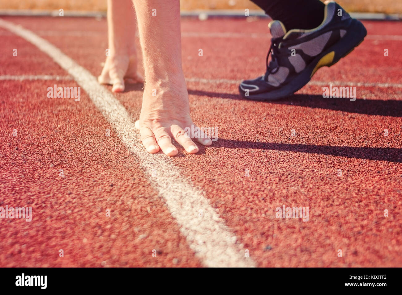 Running start position hi-res stock photography and images - Alamy