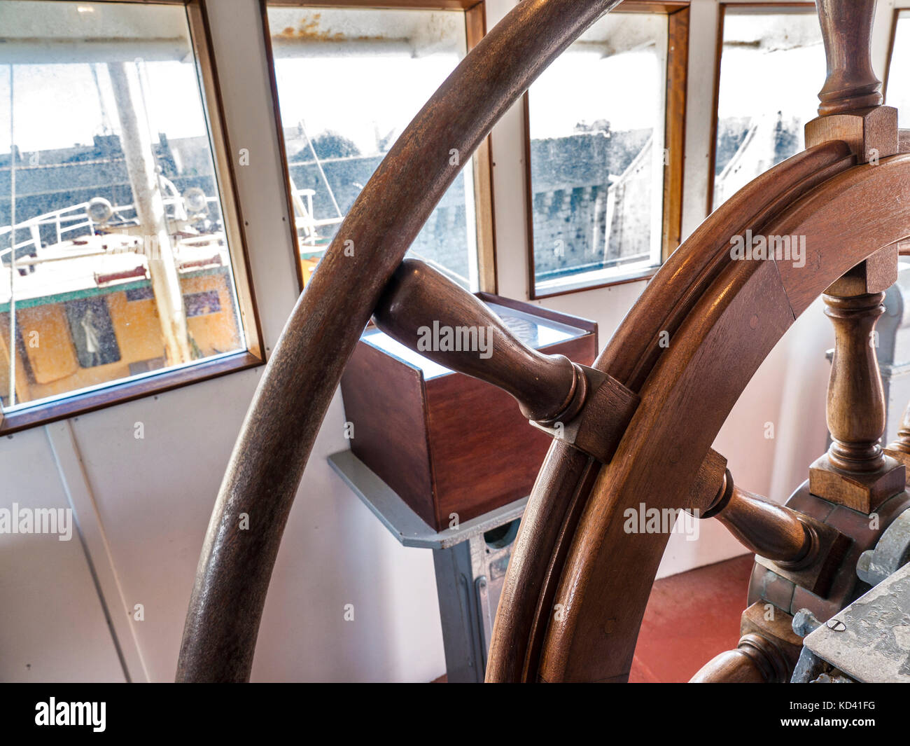 Ships wheelhouse hi-res stock photography and images - Alamy