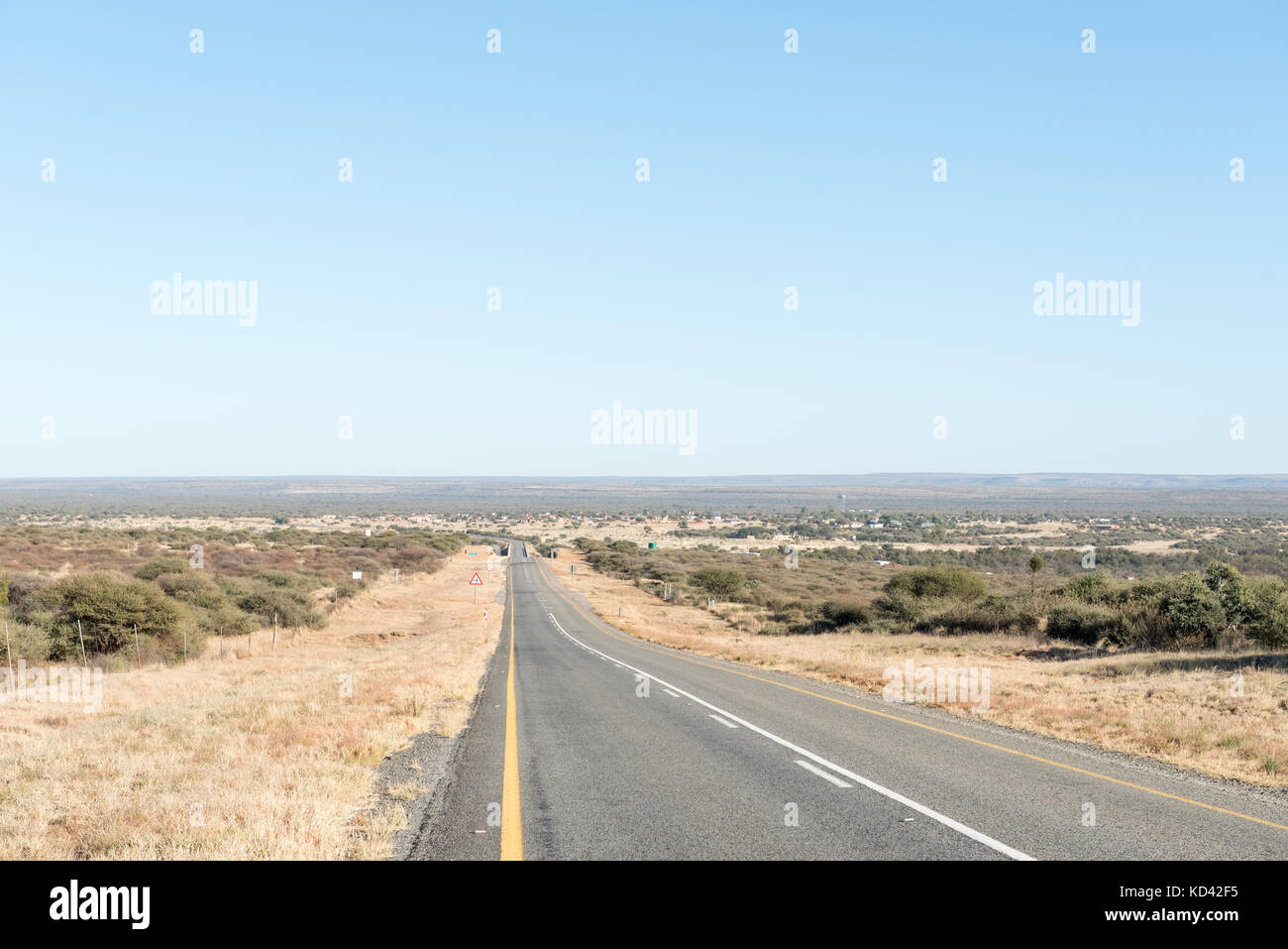 The N8-road and the bridge over the Vaal River with Schmidtsfrift, a ...