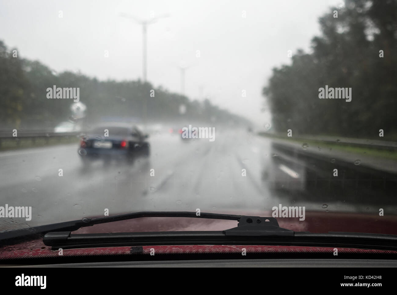 Raining from a car window hi-res stock photography and images - Alamy
