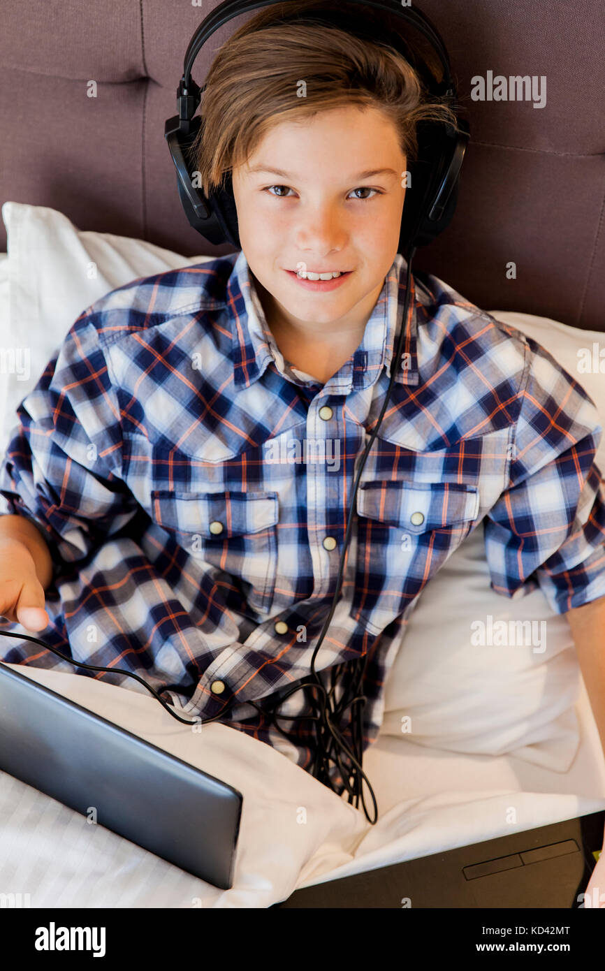 Teen male bedroom happy hi-res stock photography and images - Alamy