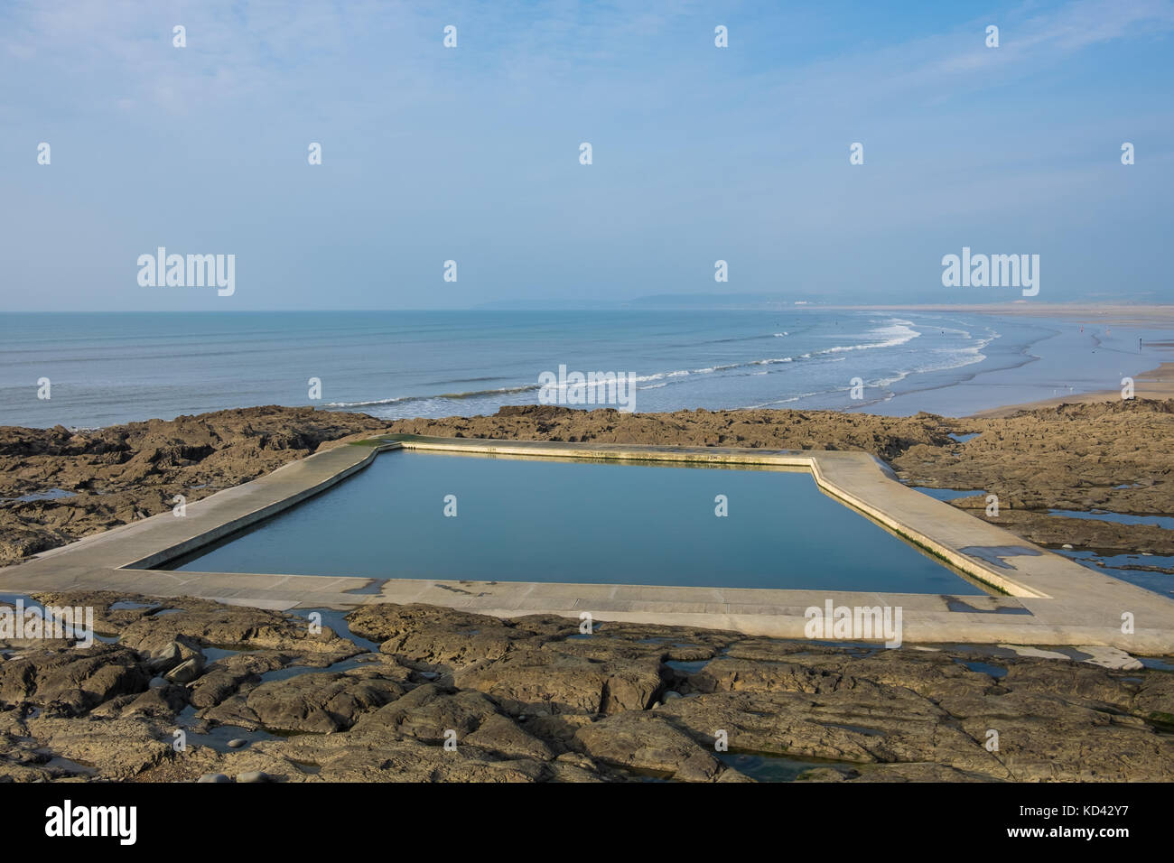 Coastal swimming pool hi-res stock photography and images - Alamy