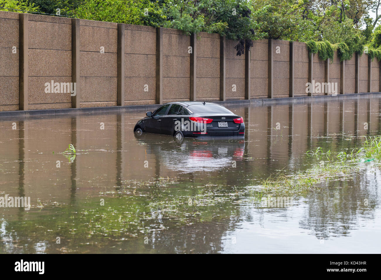 Cars floods severe weather hi-res stock photography and images - Alamy