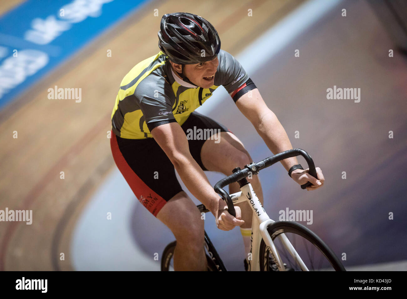 Manchester velodrome national cycling centre hi-res stock photography ...