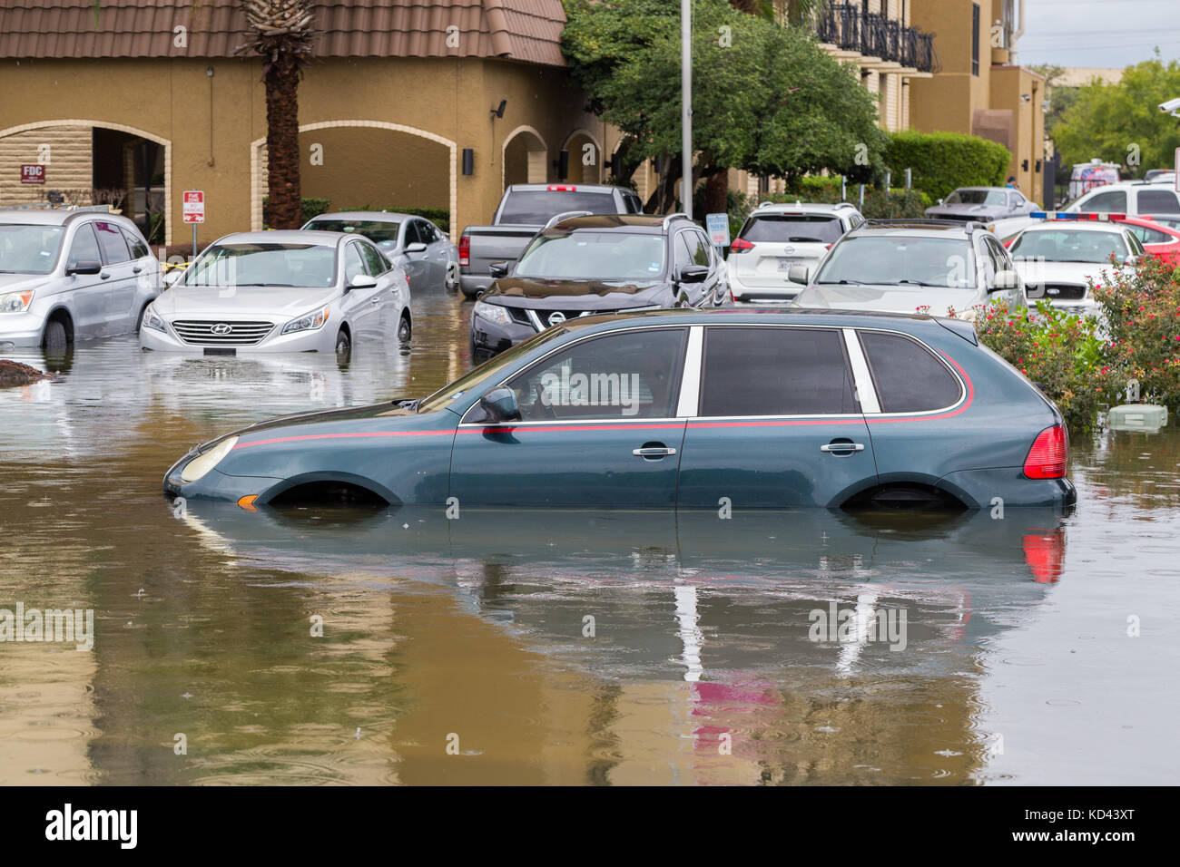 Car submerged floods hi-res stock photography and images - Alamy