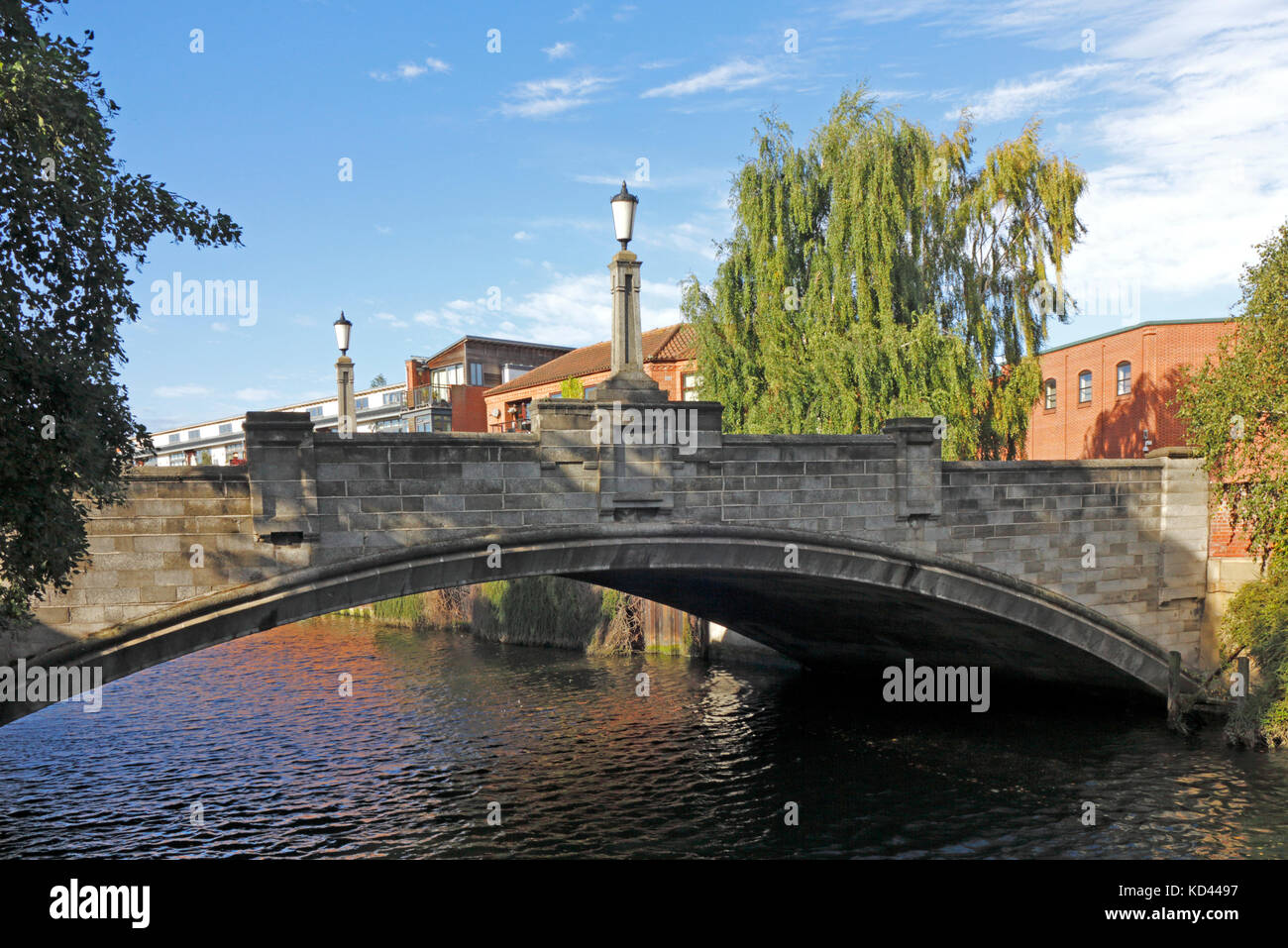 A view of Whitefriars Bridge over the River Wensum in Norwich, Norfolk ...