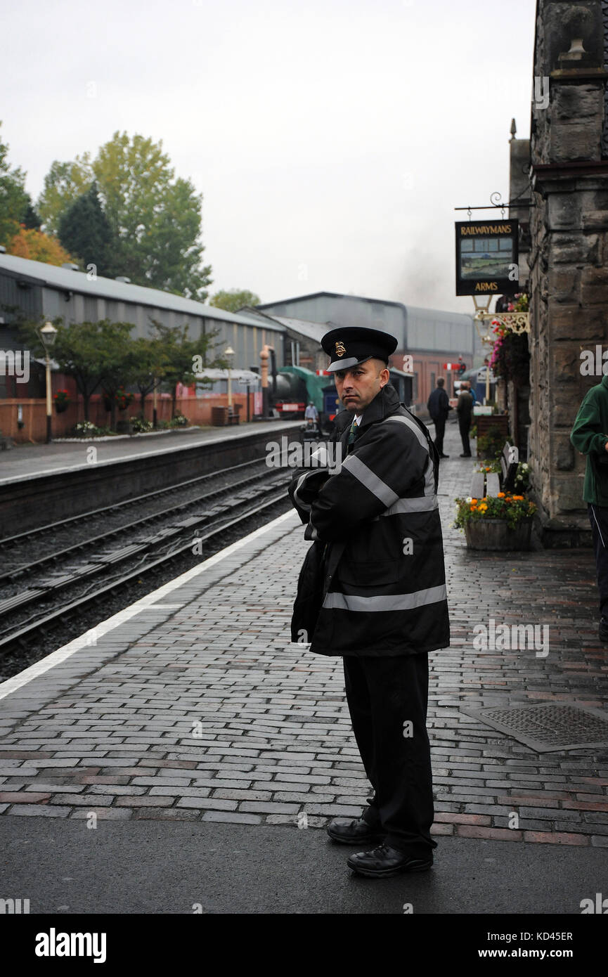 Station porter hi-res stock photography and images - Alamy