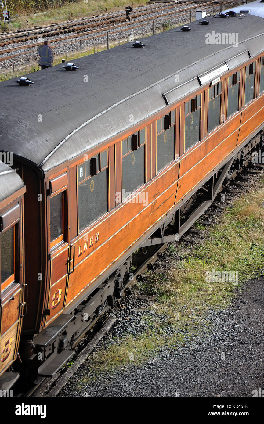 Gresley teak coaches hi-res stock photography and images - Alamy