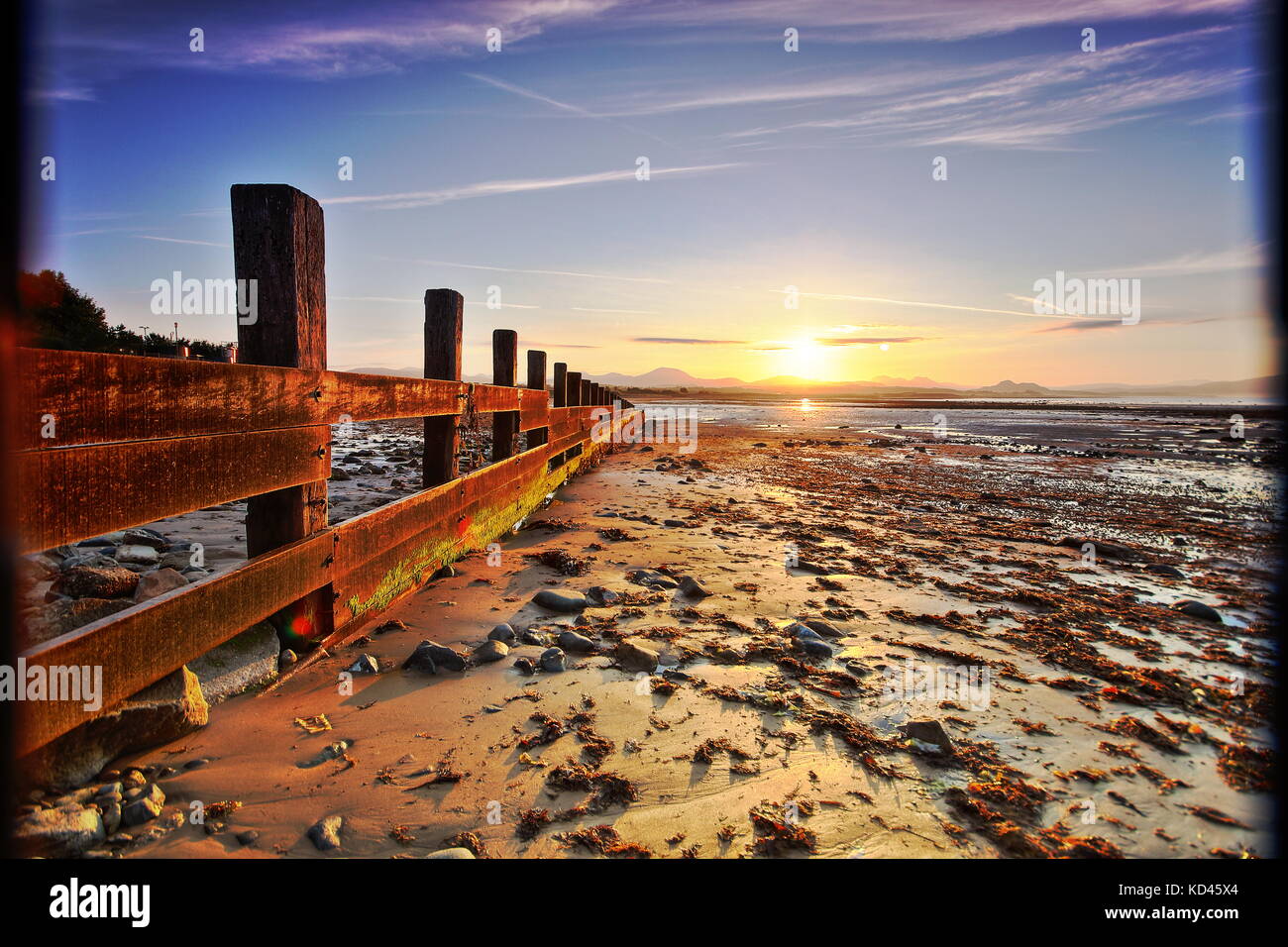 HDR Photo of break water on Hafan Y Mor Beach Pwllheli Stock Photo - Alamy