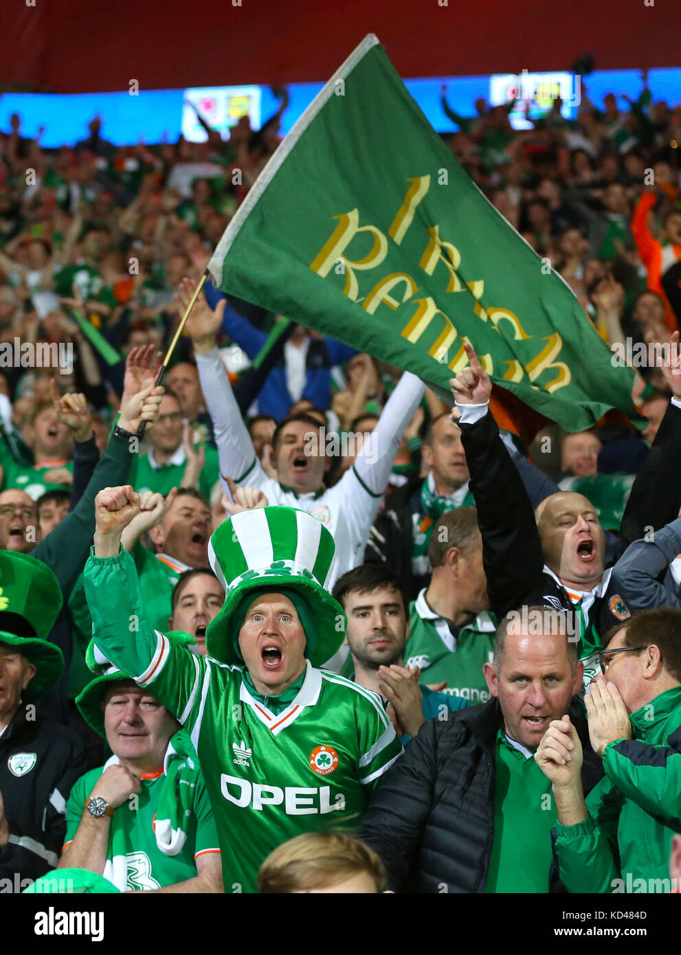 Ireland fans celebrate in the stands hi-res stock photography and ...