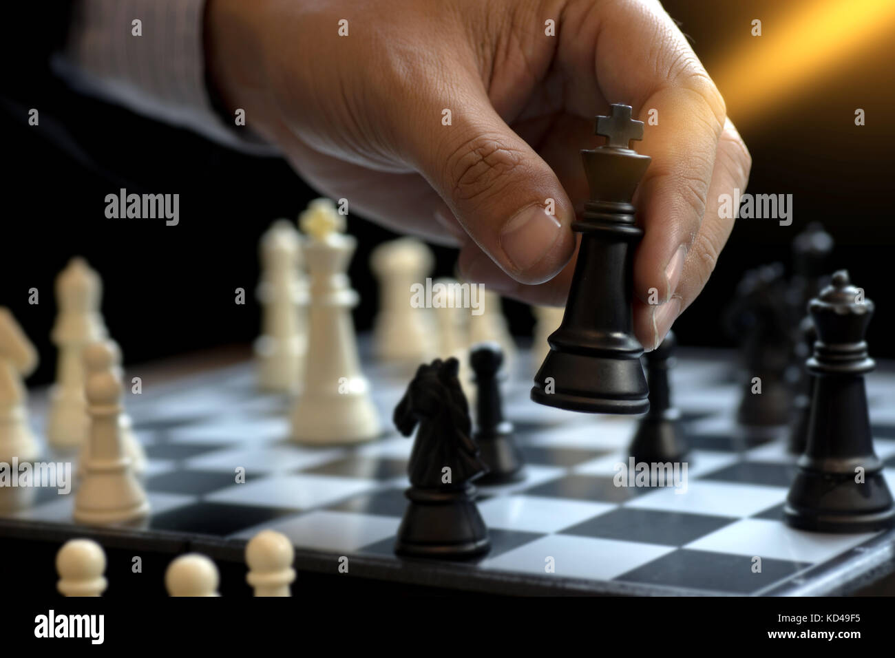 King playing chess hi-res stock photography and images - Alamy