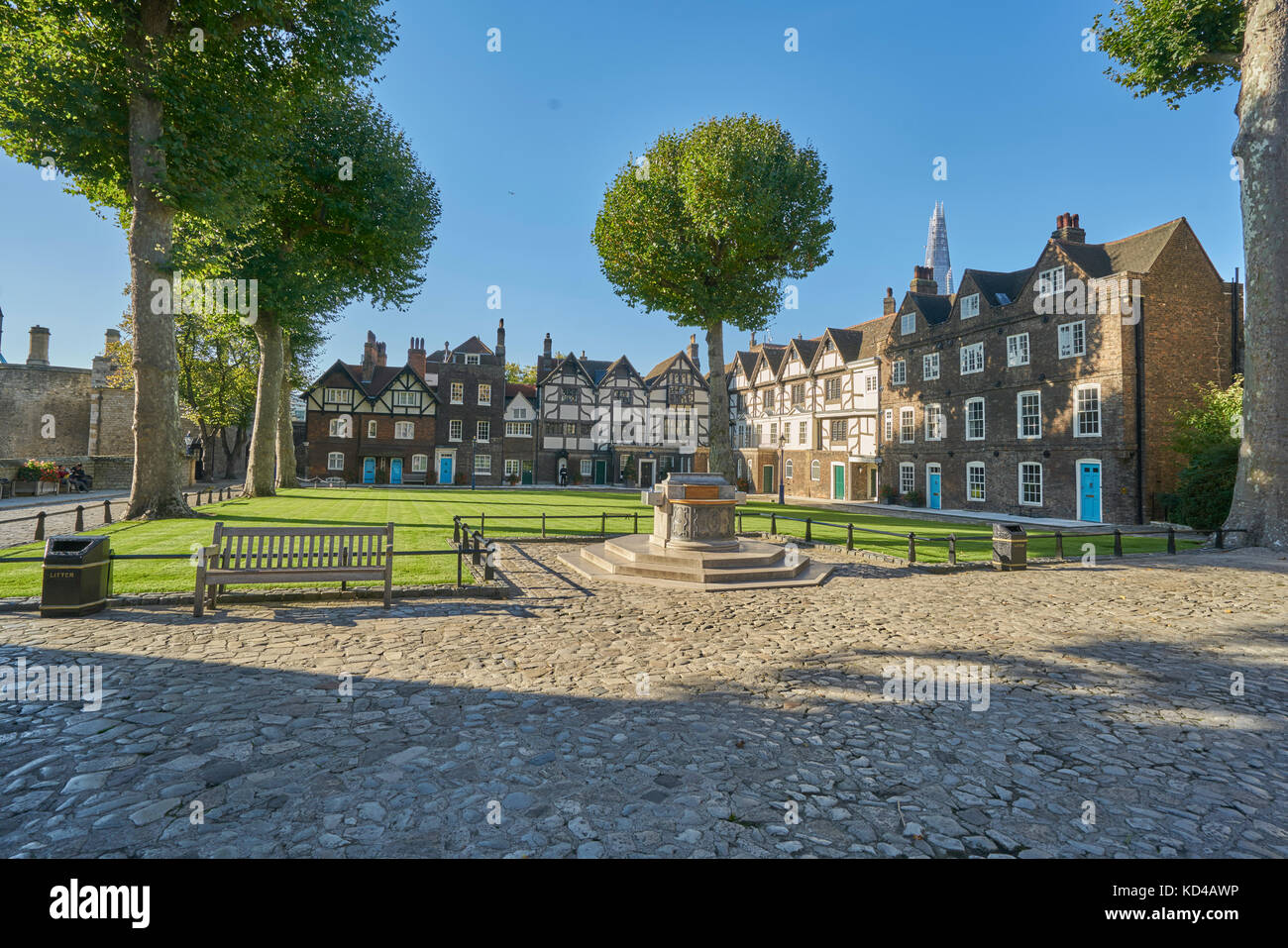 tower green tower of london Stock Photo - Alamy