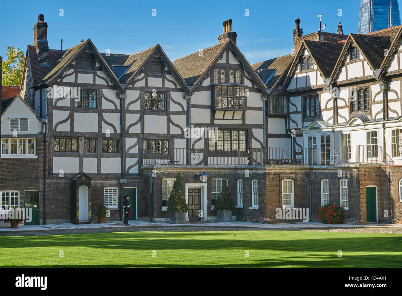 tower green tower of london Stock Photo - Alamy