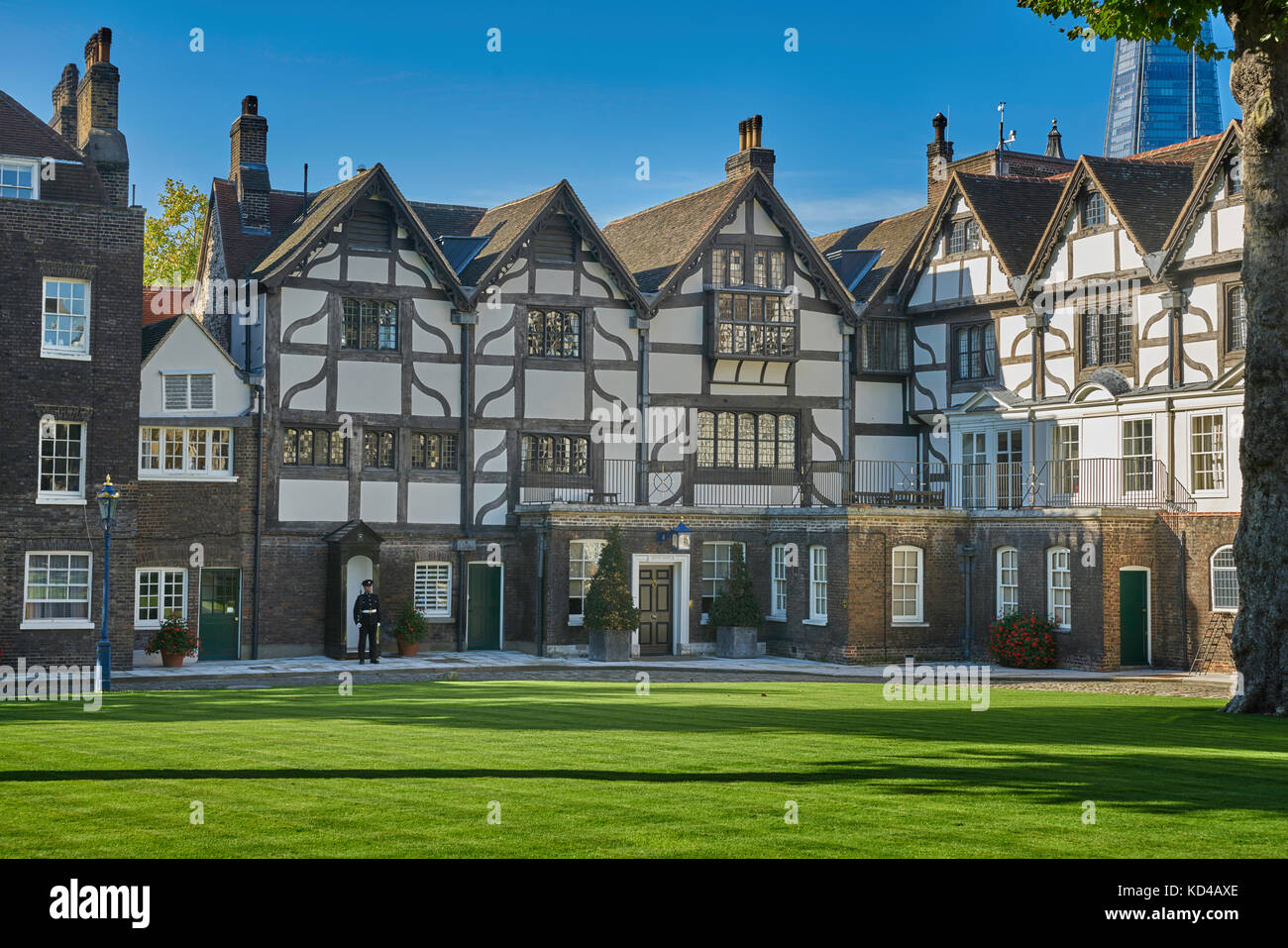 Tower green tower of london hi-res stock photography and images - Alamy