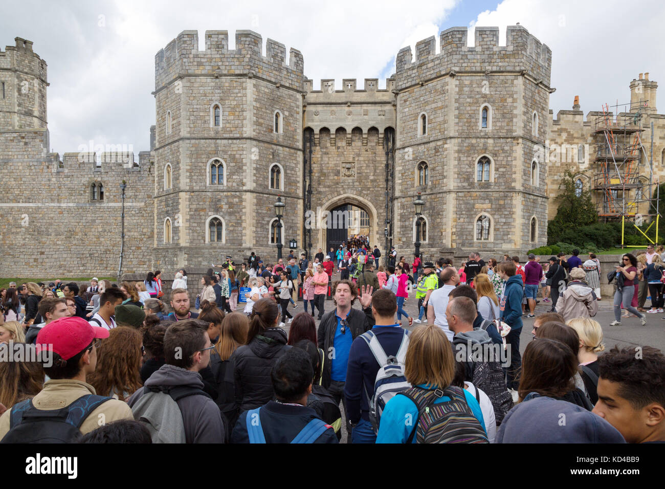 Windsor Castle guided tour - a tour guide with a tour group at Windsor ...