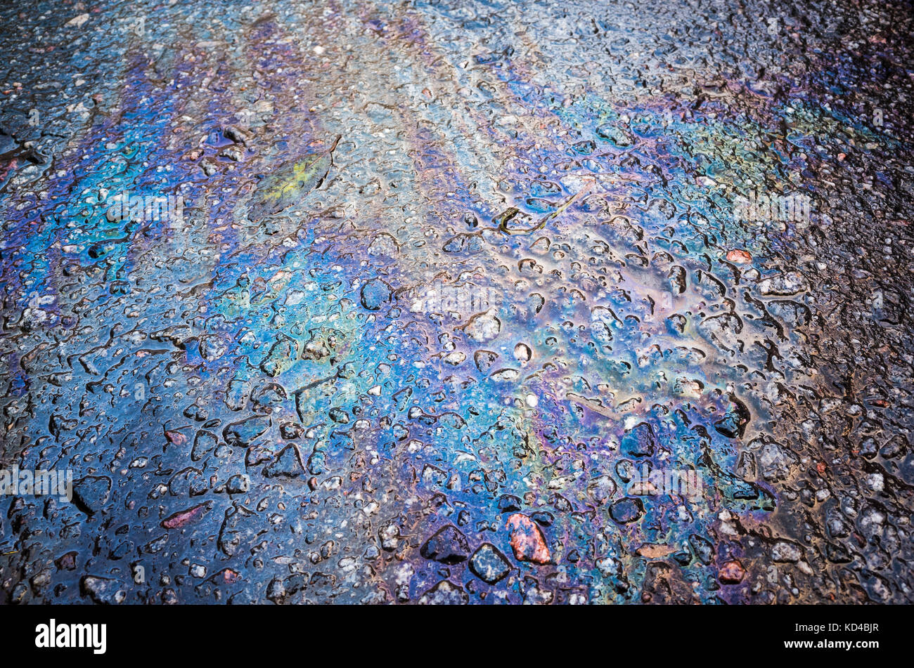 Oil spill on asphalt hi-res stock photography and images - Alamy