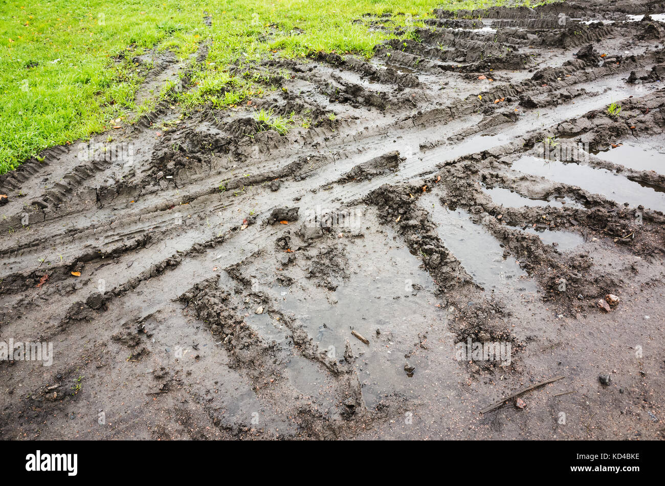 Water puddle rural puddles road hi-res stock photography and images - Alamy