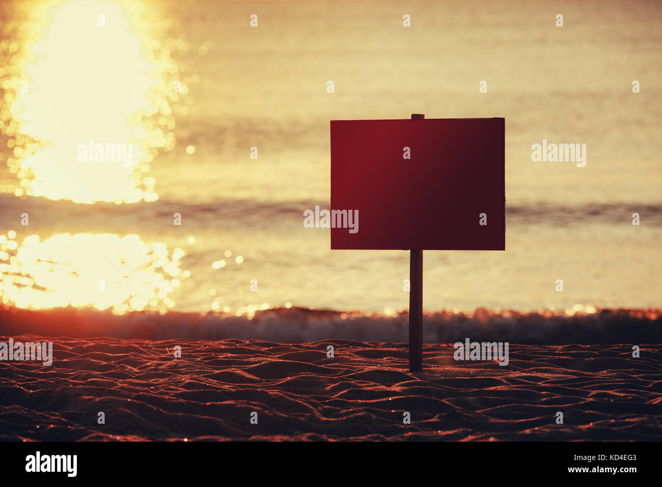 Empty beach signpost hi-res stock photography and images - Alamy