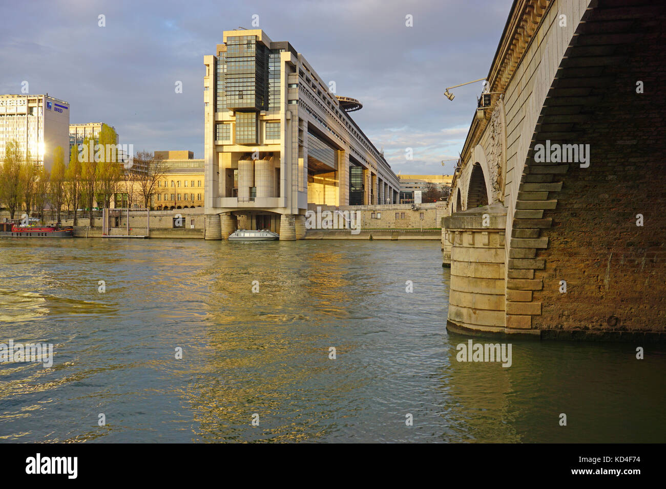 The headquarters of the French Ministry of Finance and Economy in the ...
