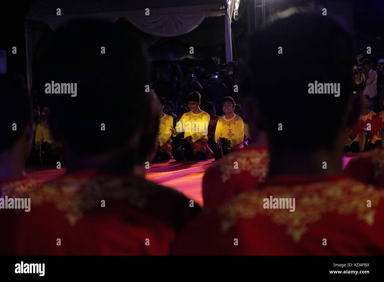 Banda Aceh, Indonesia. 09th Oct, 2017. About 500 traditional dancers ...