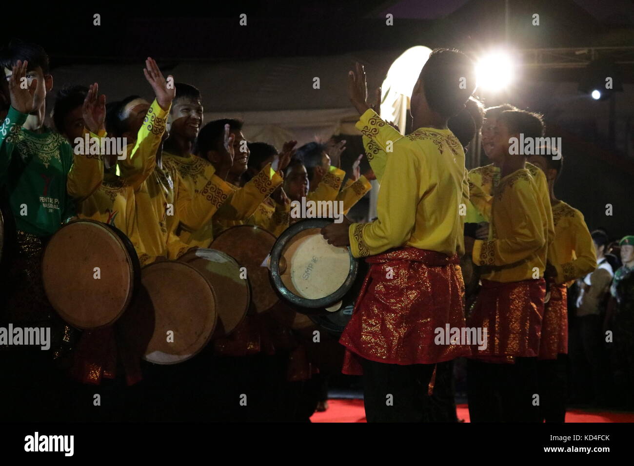 Banda Aceh, Indonesia. 09th Oct, 2017. About 500 traditional dancers ...
