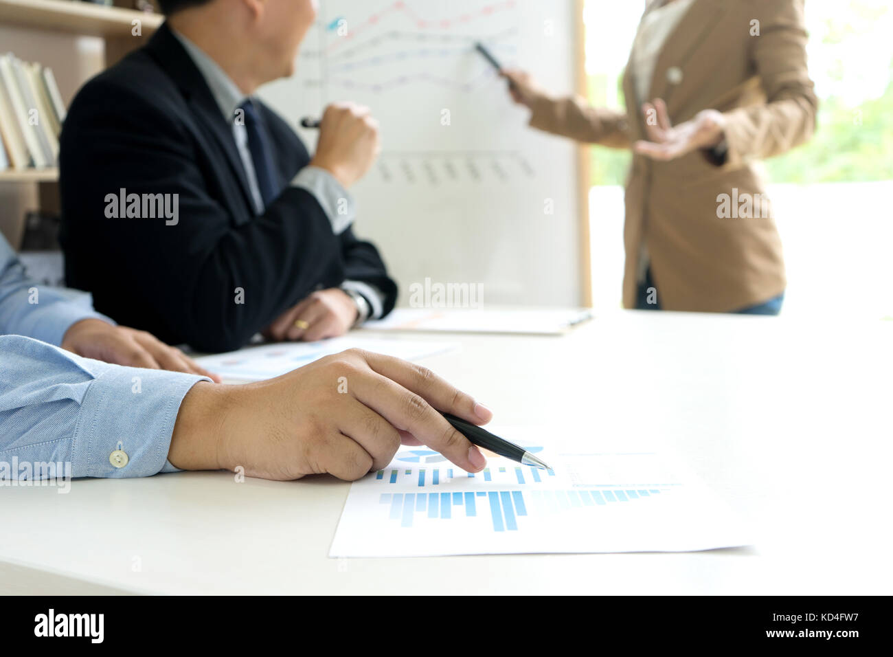 Flip chart with graph hi-res stock photography and images - Alamy