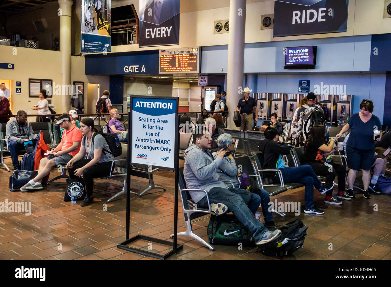 Amtrak Passenger Station Interior High Resolution Stock Photography and ...