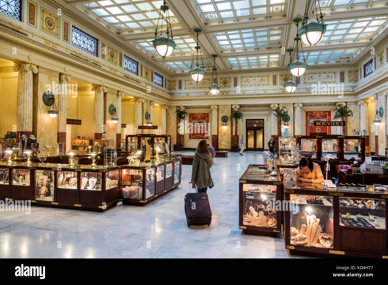 Washington dc union station shops hi-res stock photography and images ...
