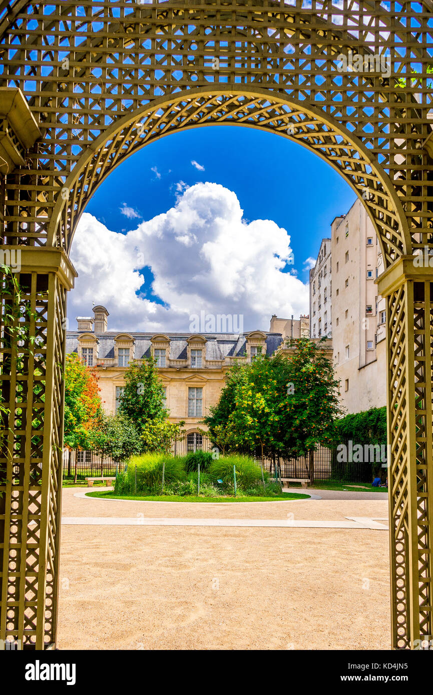 Jardin anne frank paris hi-res stock photography and images - Alamy