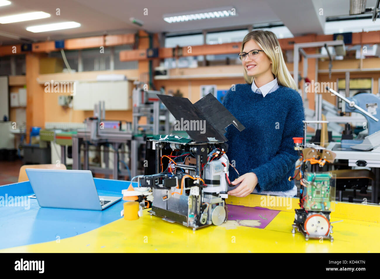 Beautiful female robot hi-res stock photography and images - Alamy