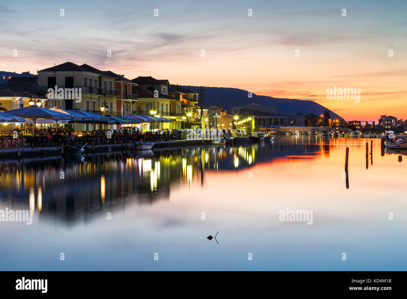 Coffee shops and restaurants in the harbour of Lefkada town, Greece ...