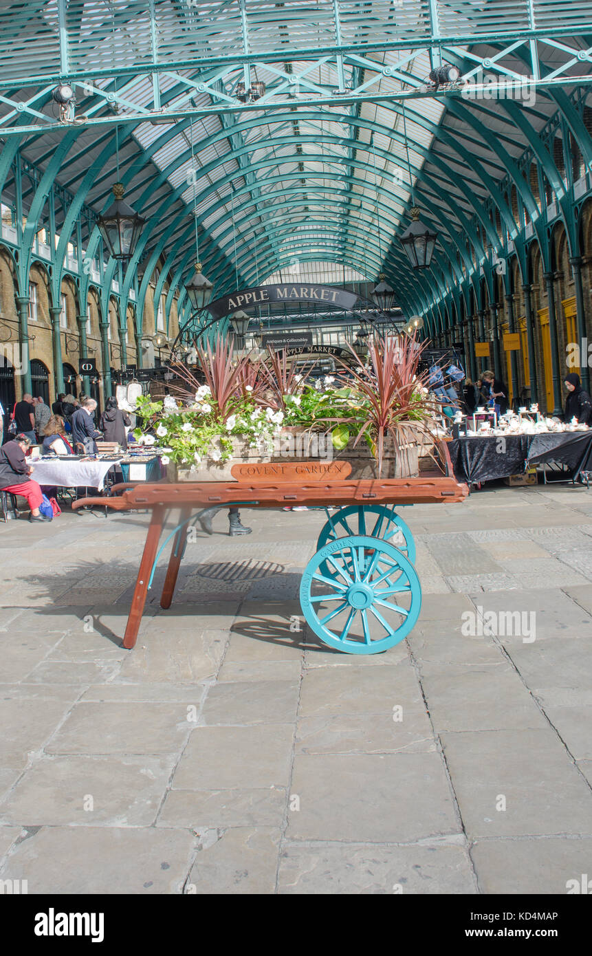 Old covent garden market hi-res stock photography and images - Alamy