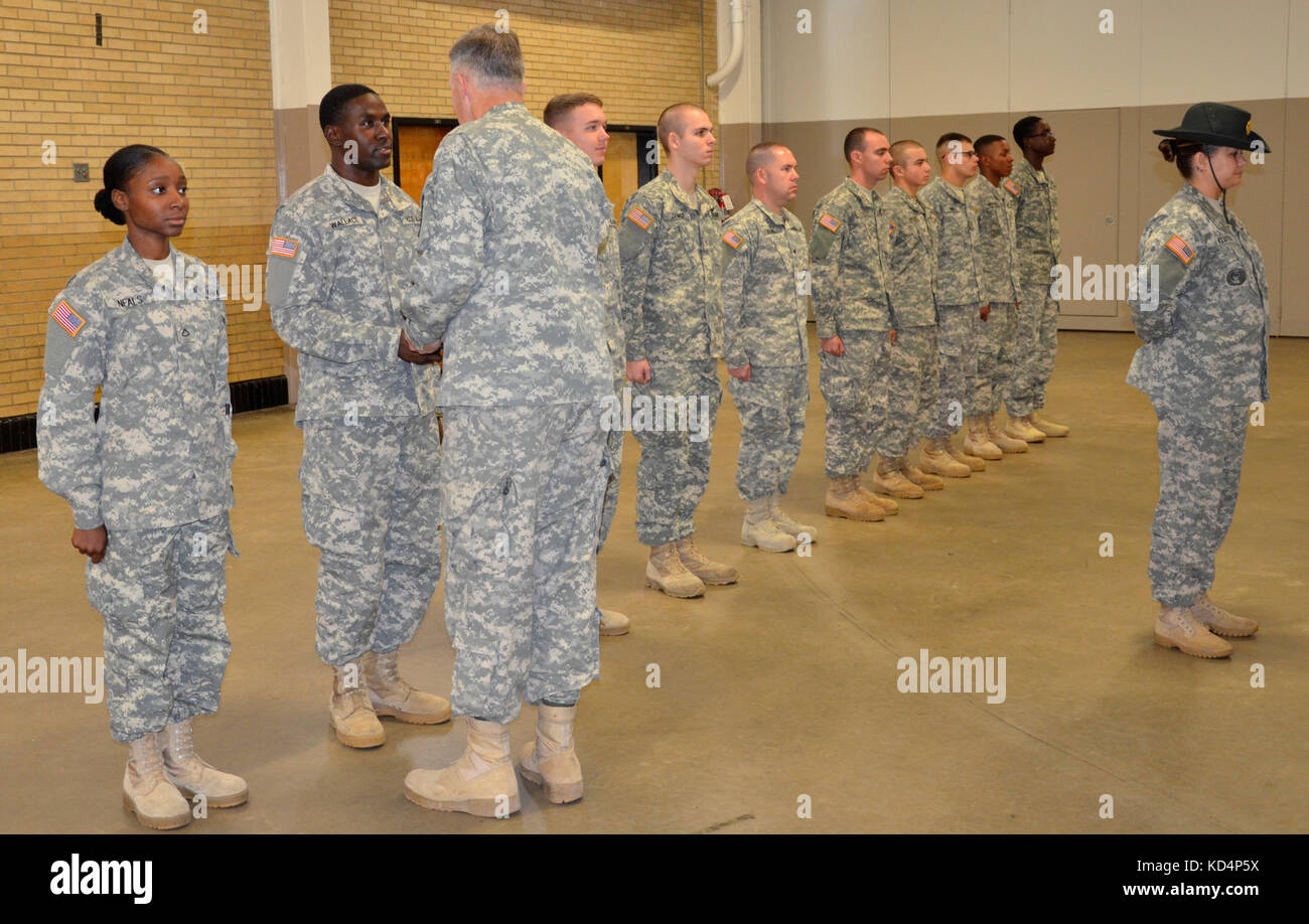 Army physical fitness test hi-res stock photography and images - Alamy