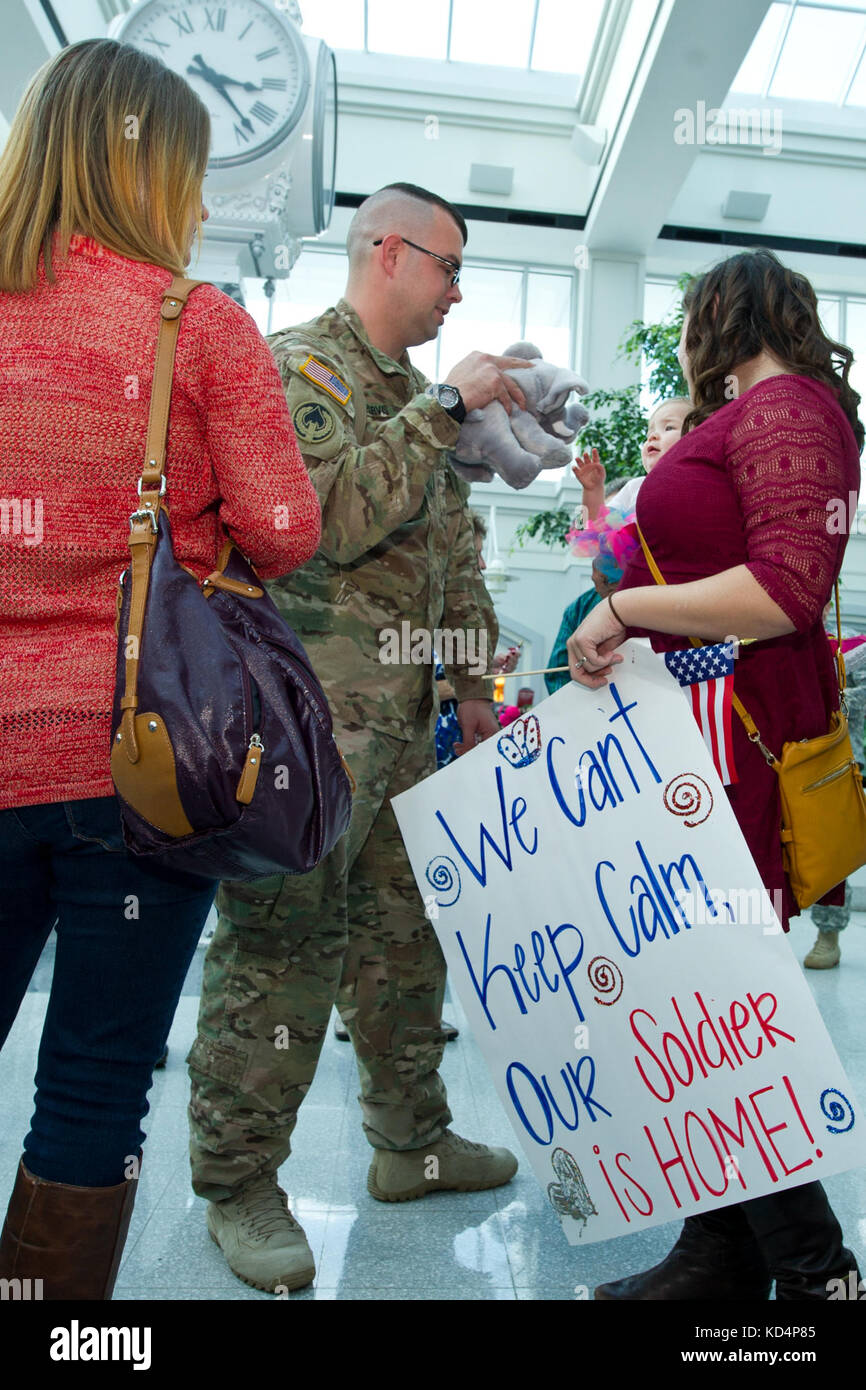 U.S. Army Soldiers, assigned to the South Carolina Army National Guard ...