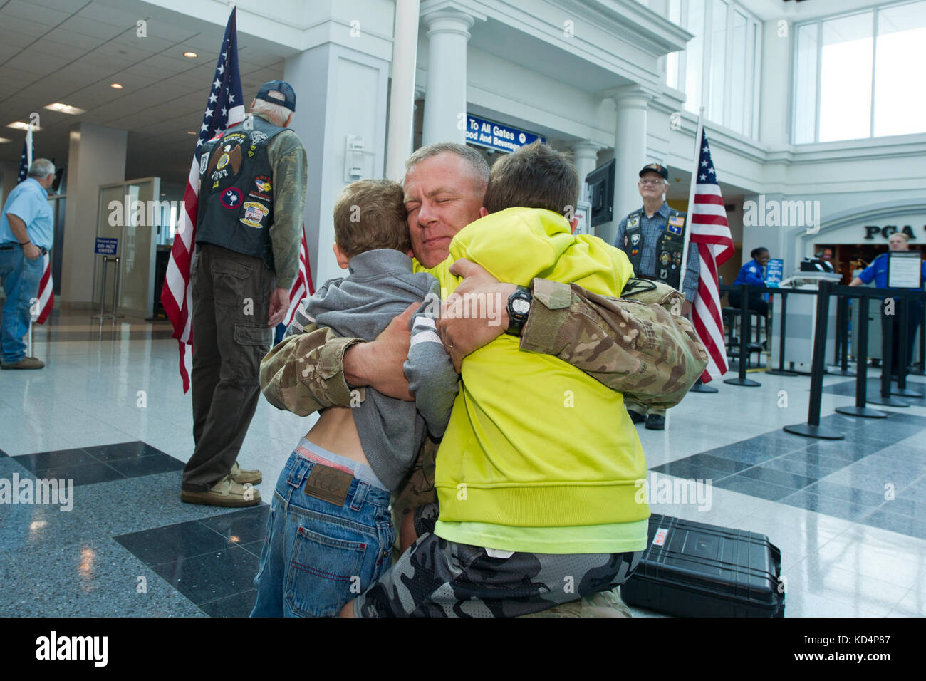 U.S. Army Soldiers, assigned to the South Carolina Army National Guard ...