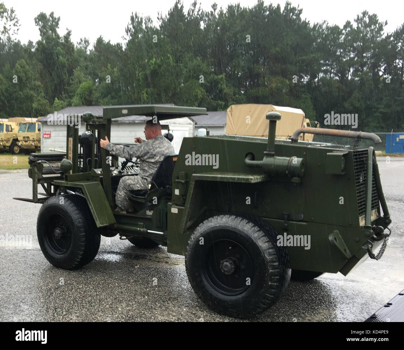 South Carolina Army National Guard Soldiers with the 111th Signal ...