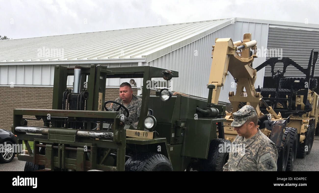 South Carolina Army National Guard Soldiers with the 111th Signal ...
