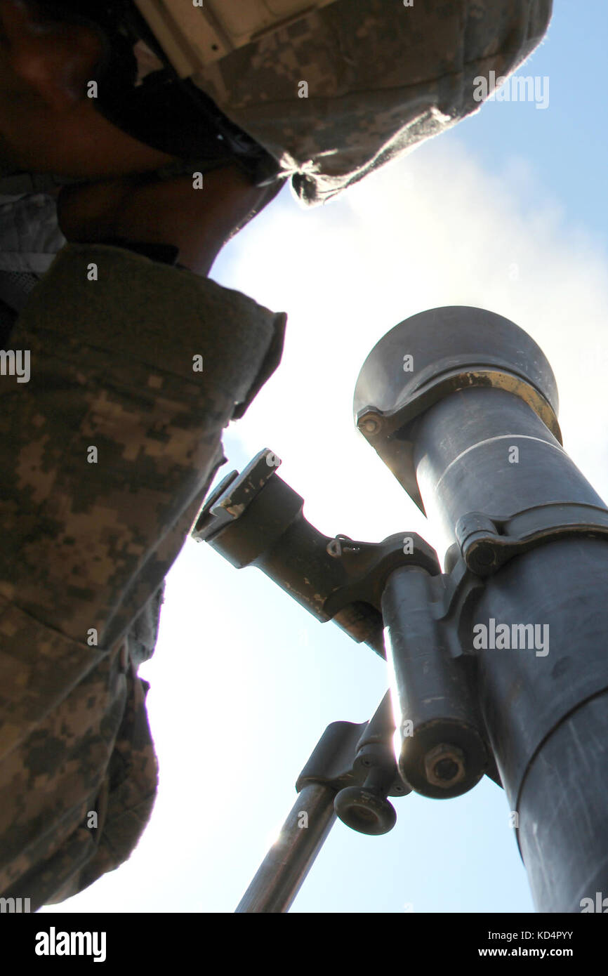 U.S. Army Soldiers with the Mortar Platoon of Headquarters and ...