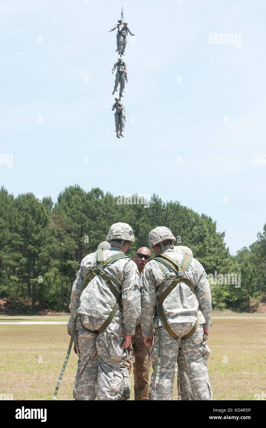 A U.S. Army Soldier assigned to 7th Special Forces Group (Airborne ...