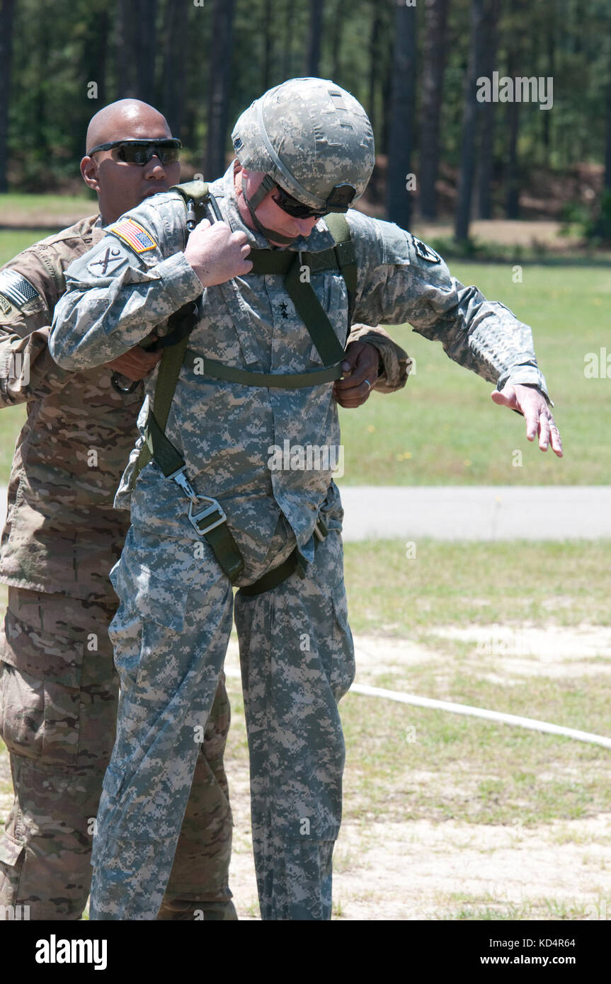 A U.S. Army Soldier assigned to 7th Special Forces Group (Airborne ...
