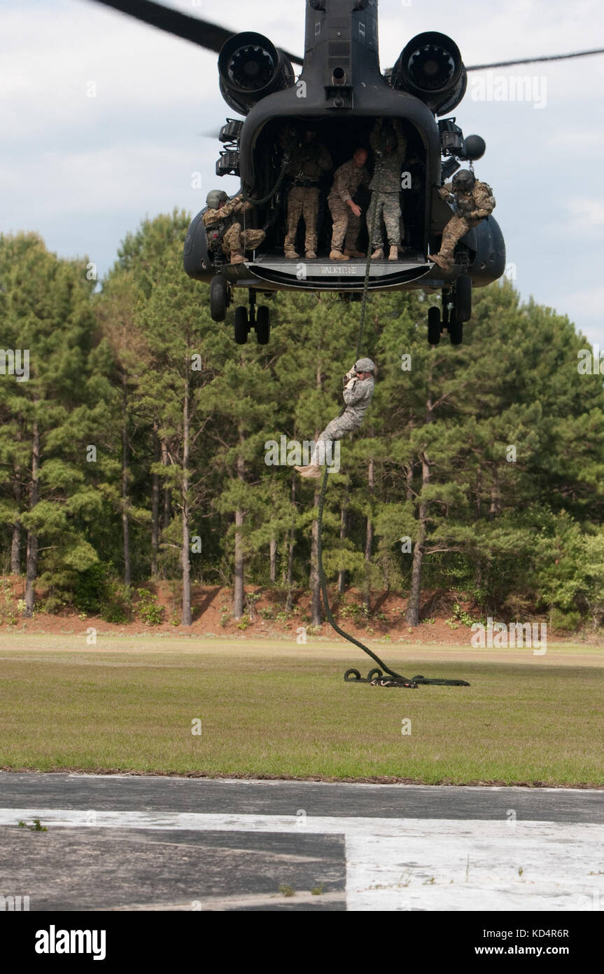 A South Carolina Army National Guard Soldier assigned to 4th Battalion ...
